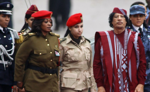 Les Amazones de Kadhafi: le guide libyen s'était inspiré des Mino du ...