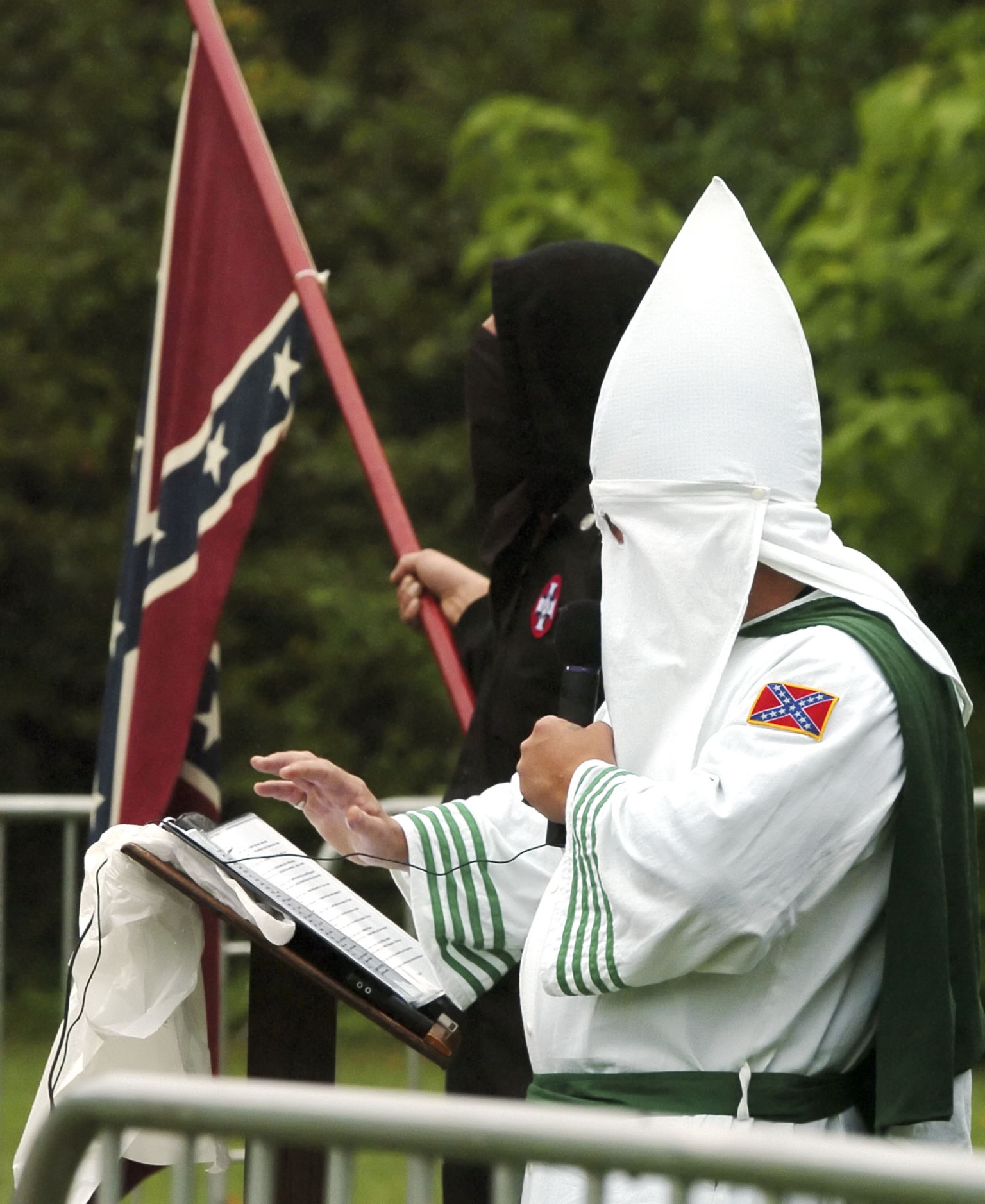 Levée de fonds du KKK pour aider le policier qui a abattu Michael Brown ...